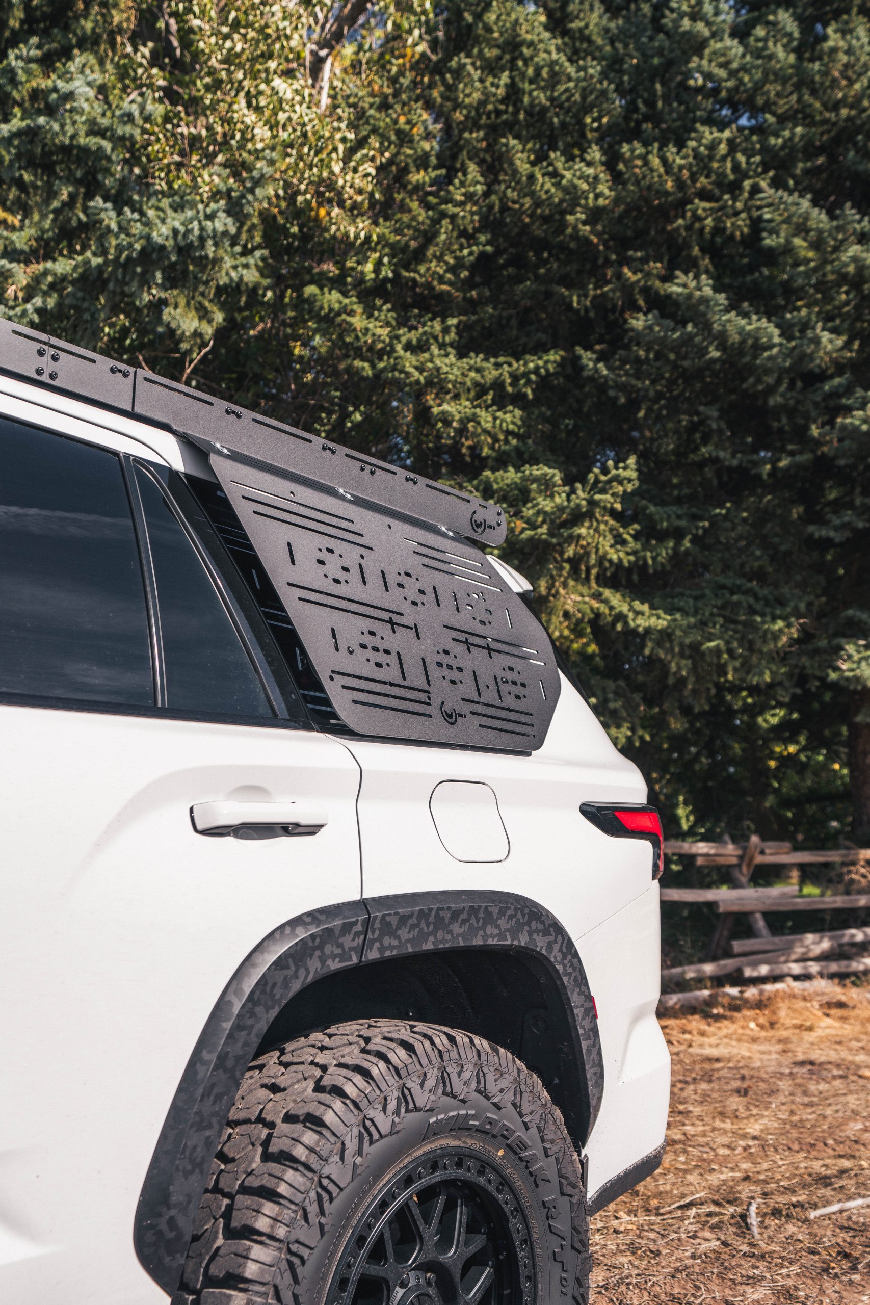 Sequoia Rear Window Accessory Panel by Prinsu | Prinsu